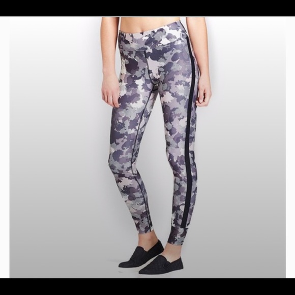 JoyLab | Pants & Jumpsuits | Joy Lab Camo Floral Metallic Leggings Xs ...